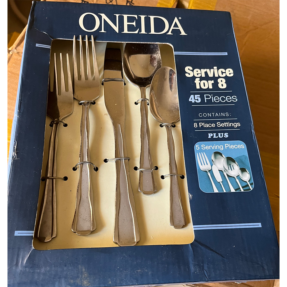 Elegant Oneida 45-Piece Cutlery Set — SoUnique.PK